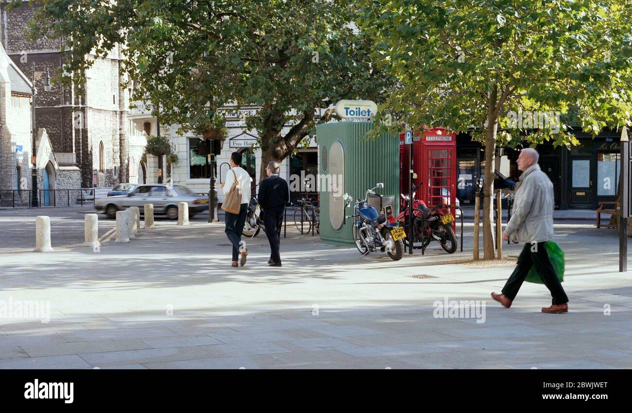 Street scene in Orange Square, Pimlico, London, south East England, UK ...