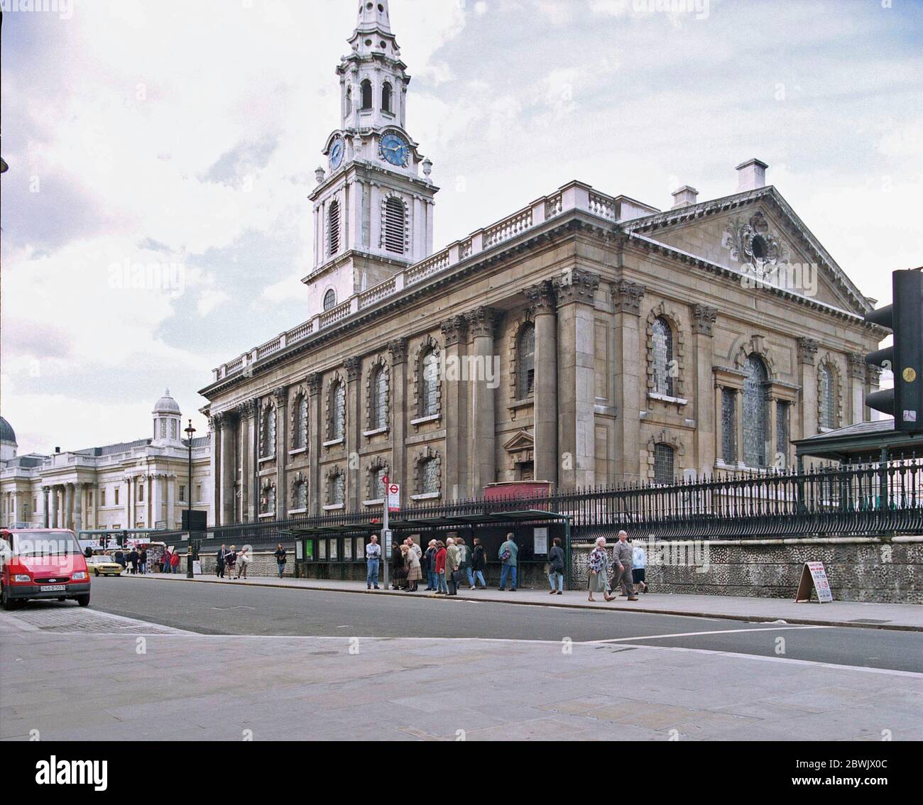 1995 Street scene in The Strand, central London, south East England, UK ...