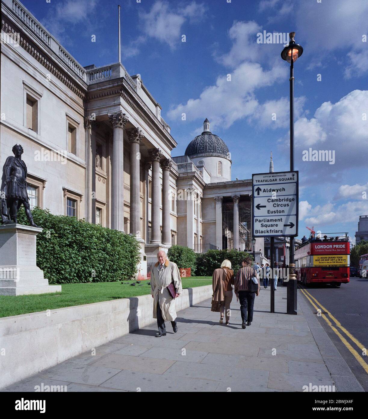 1990s trafalgar square hi-res stock photography and images - Alamy