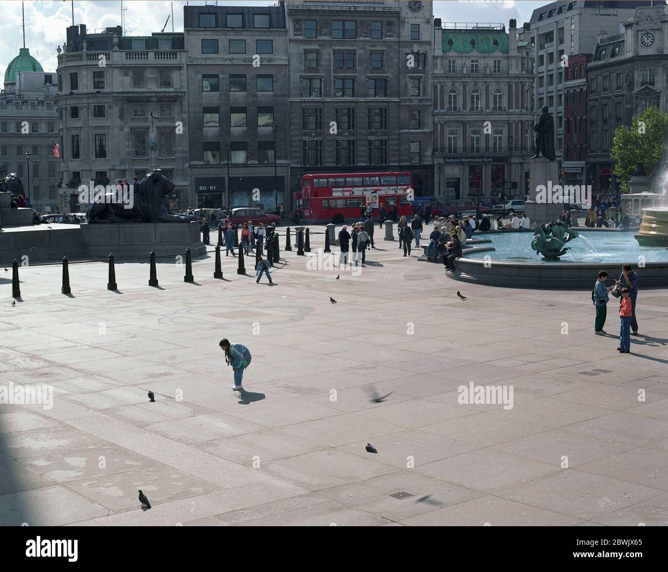 1995 Street scene in Trafalgar Square, central London, south East ...