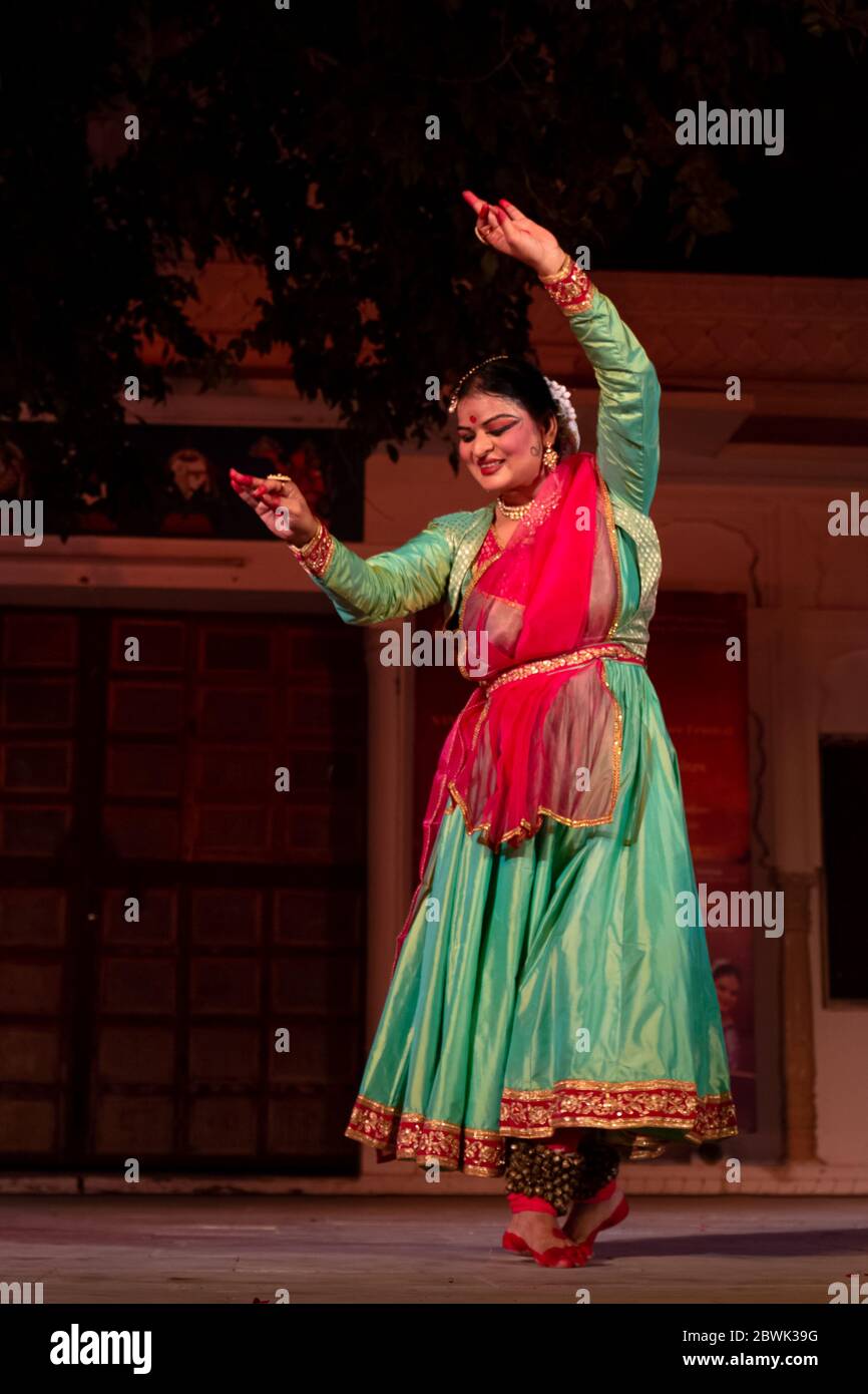 Kathak pose hi-res stock photography and images - Alamy