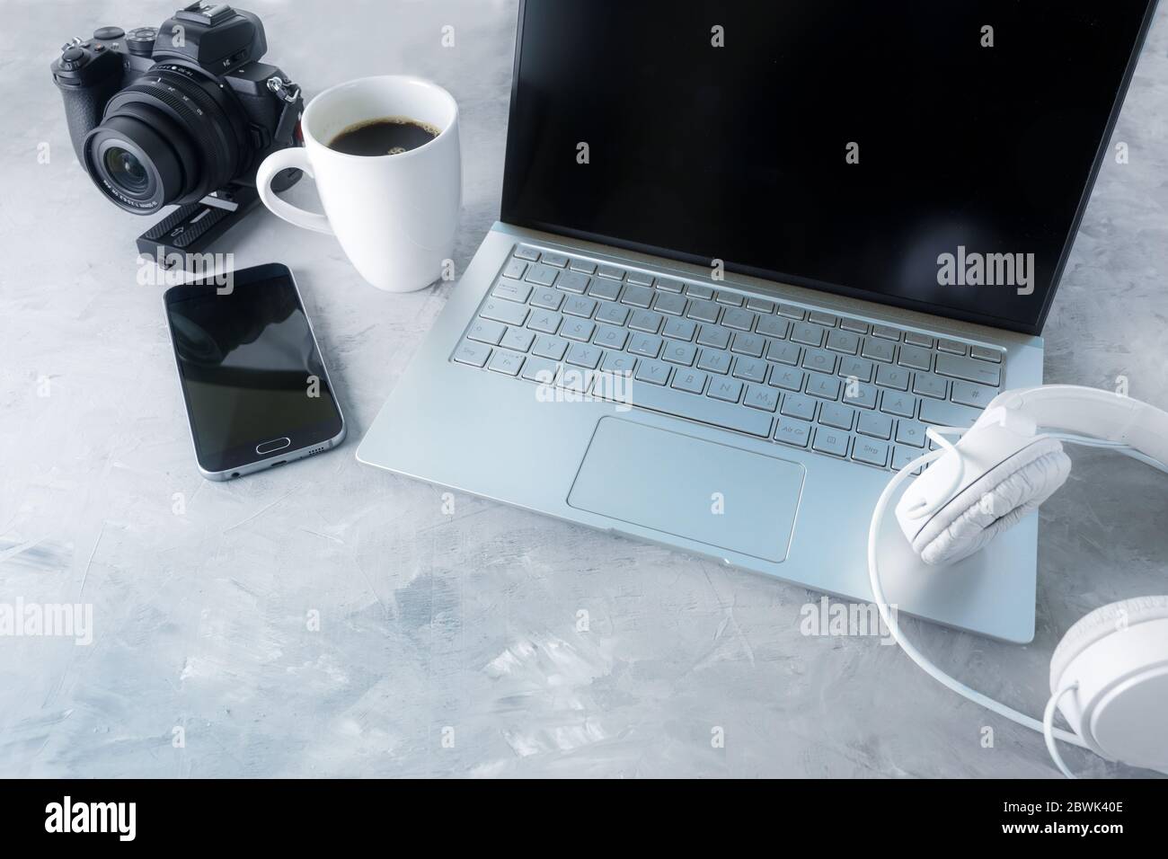 Narrow workspace hi-res stock photography and images - Alamy