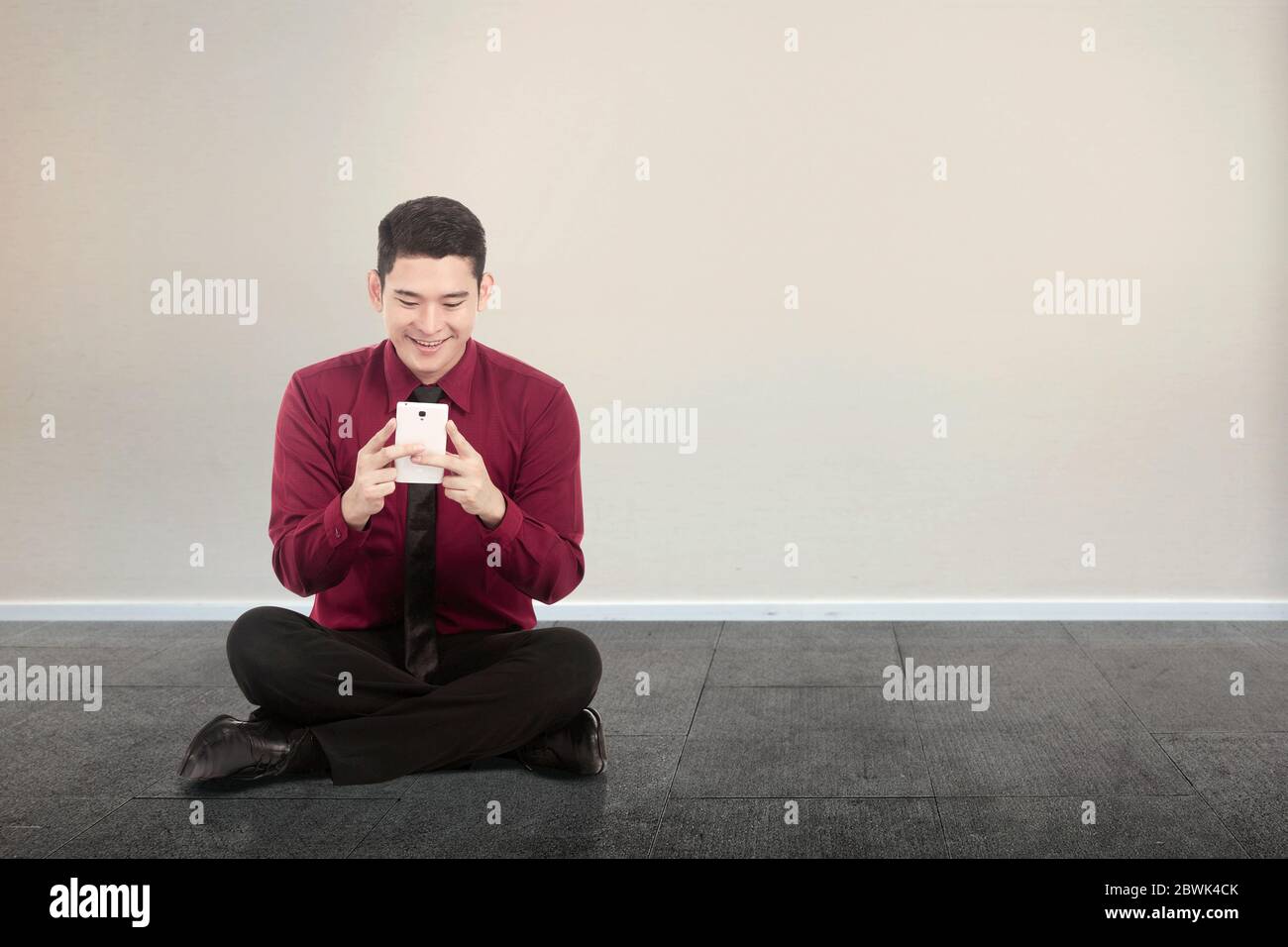 Mobile phone website thai hi-res stock photography and images - Alamy