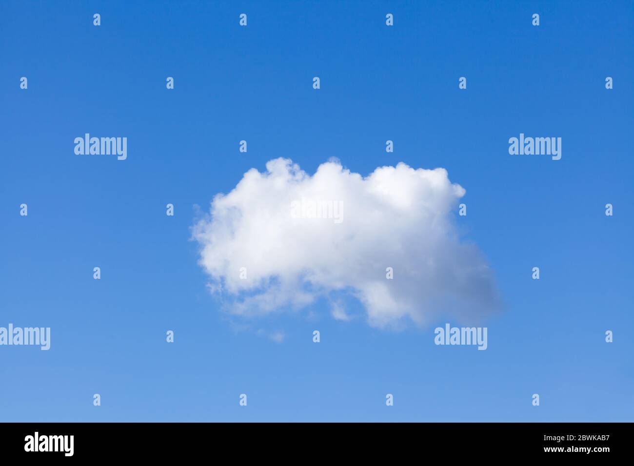 Blue sky with a single cloud hi-res stock photography and images - Alamy