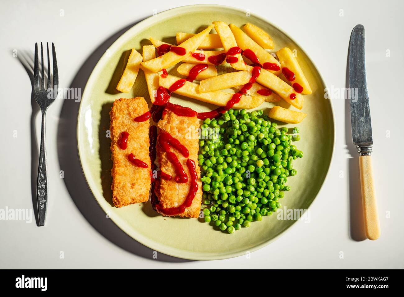 Fish fingers, chips and peas Stock Photo - Alamy