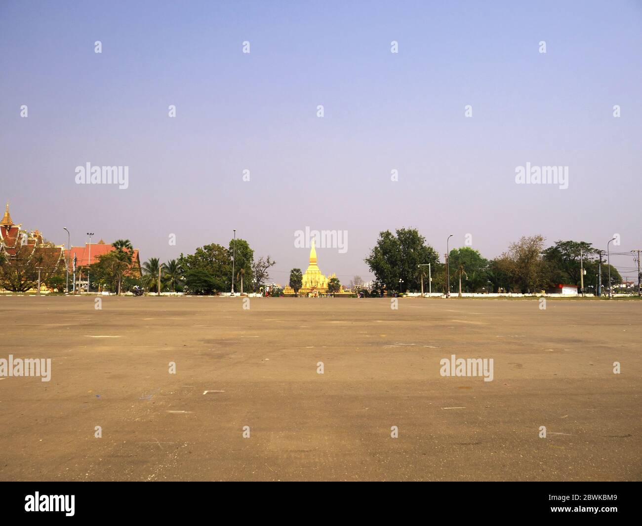 The gate of wat pha that luang hi-res stock photography and images - Alamy