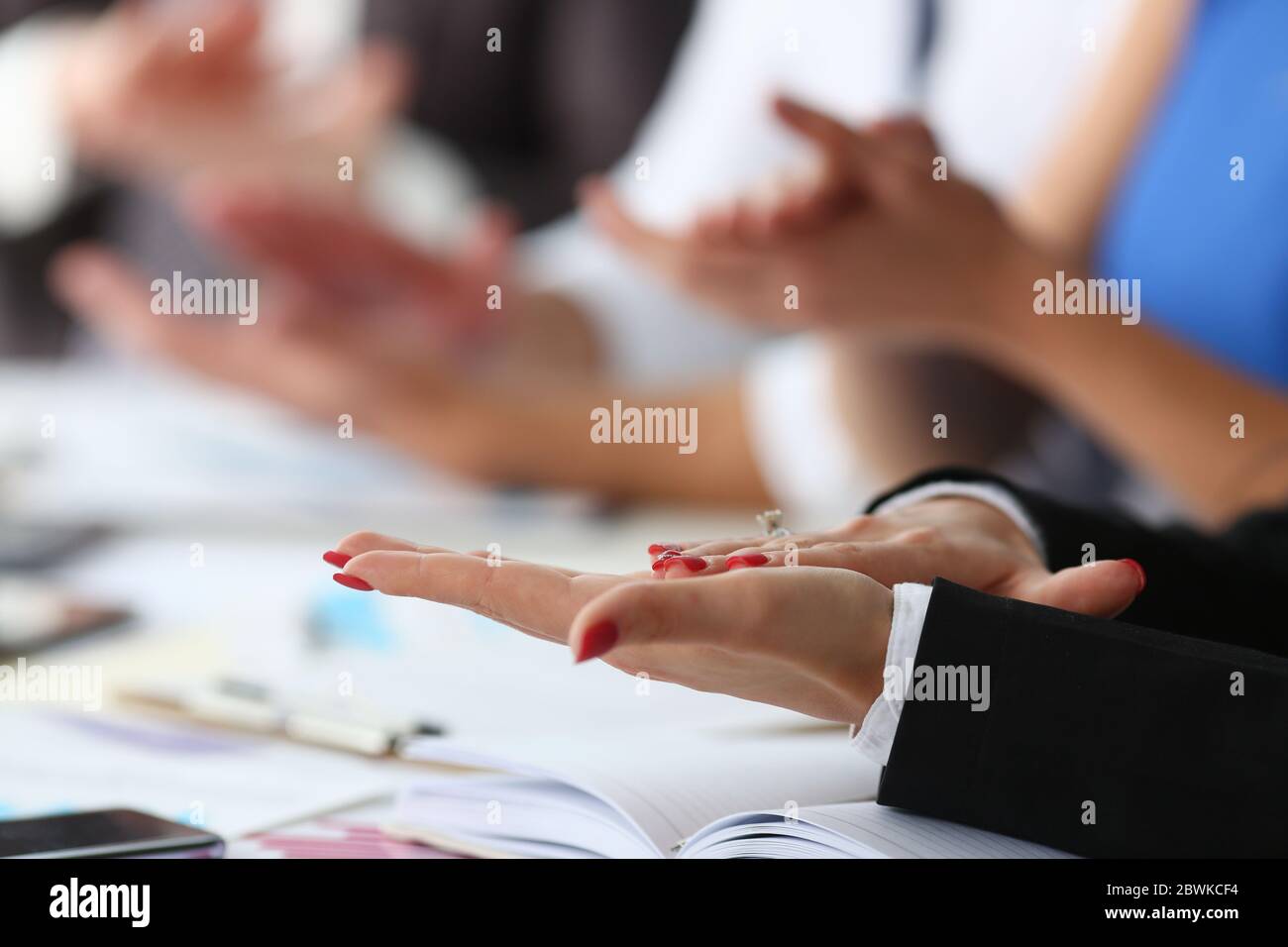 Office workers clapping meeting hi-res stock photography and images - Alamy