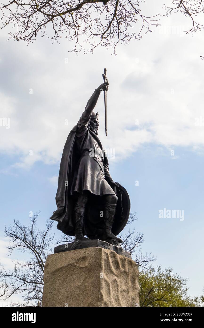 Statue of King Alfred the Great, a famous landmark in The Broadway ...
