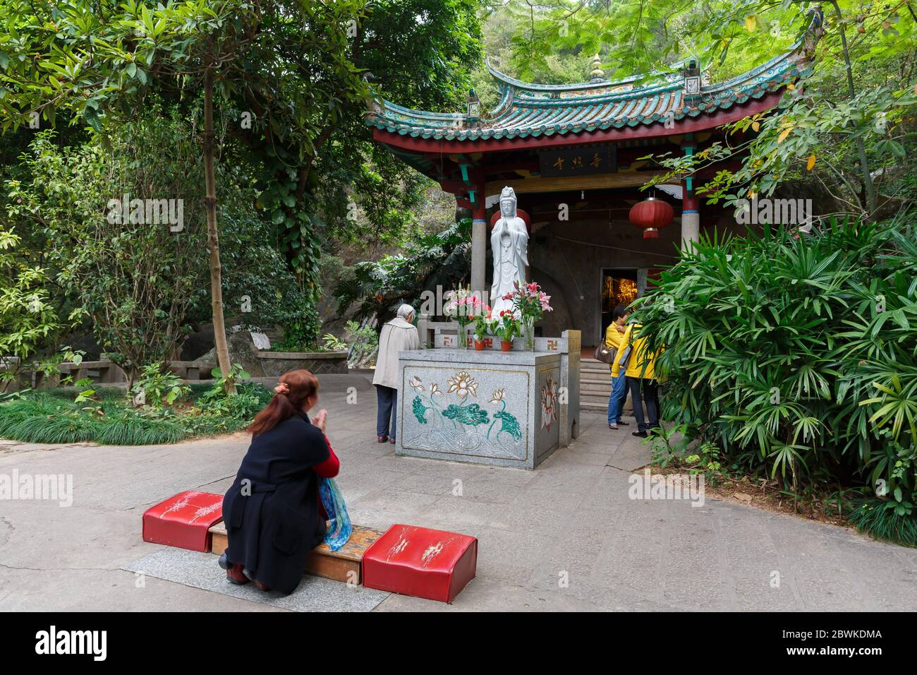 Guanyin hi-res stock photography and images - Alamy