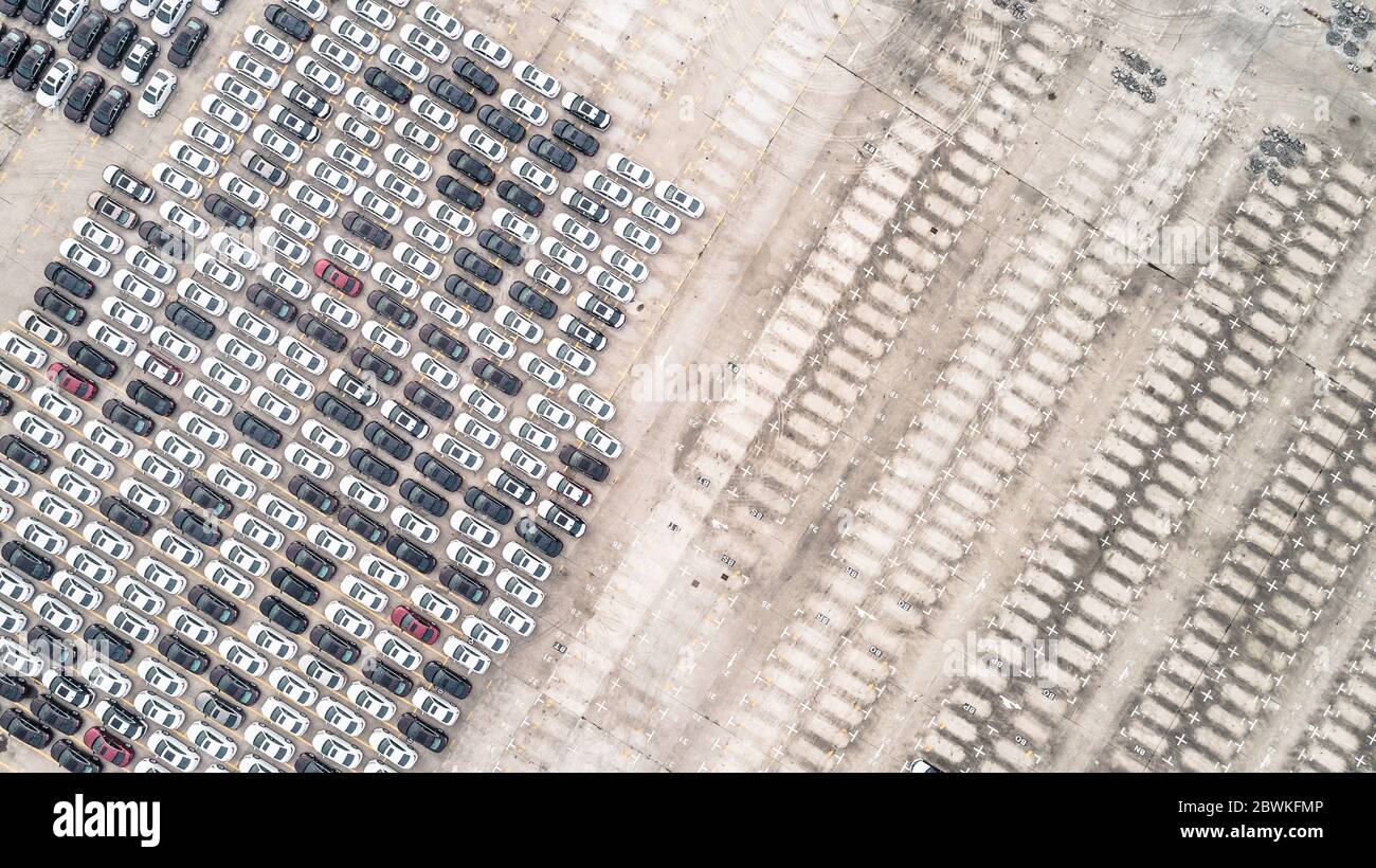 Aerial view of car parking top view Stock Photo - Alamy