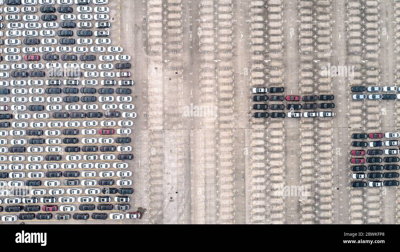 Aerial view of car parking top view Stock Photo - Alamy