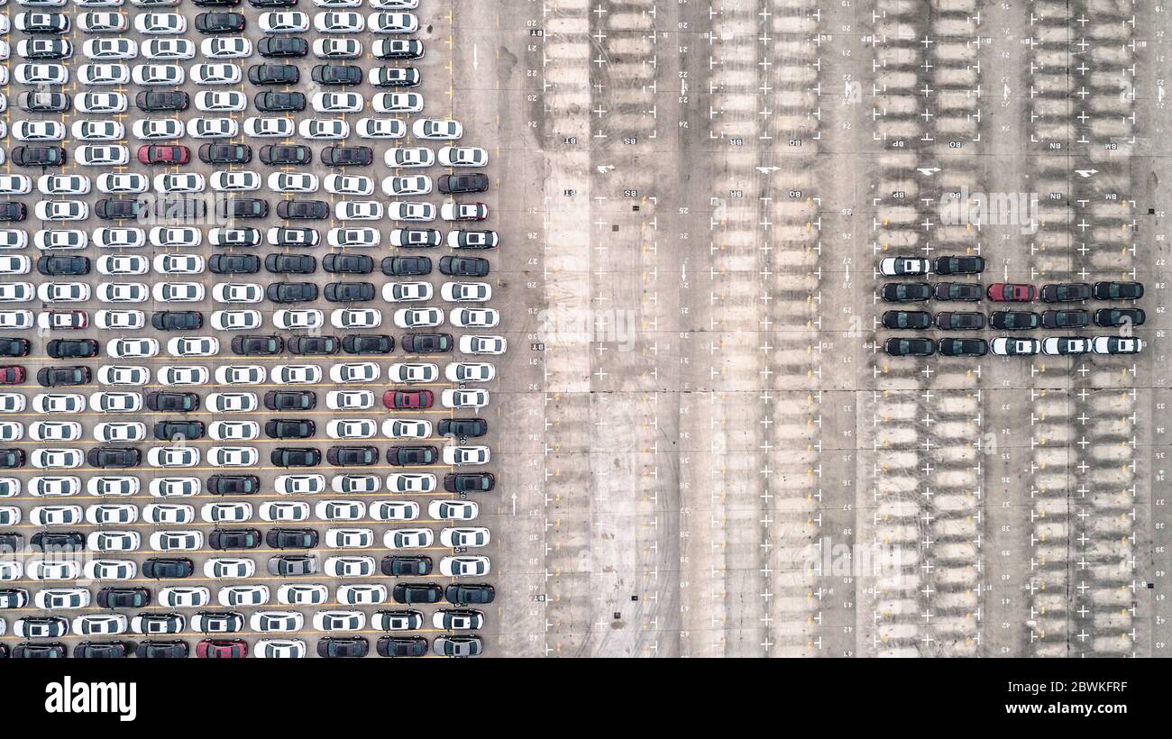 Aerial view of car parking top view Stock Photo - Alamy