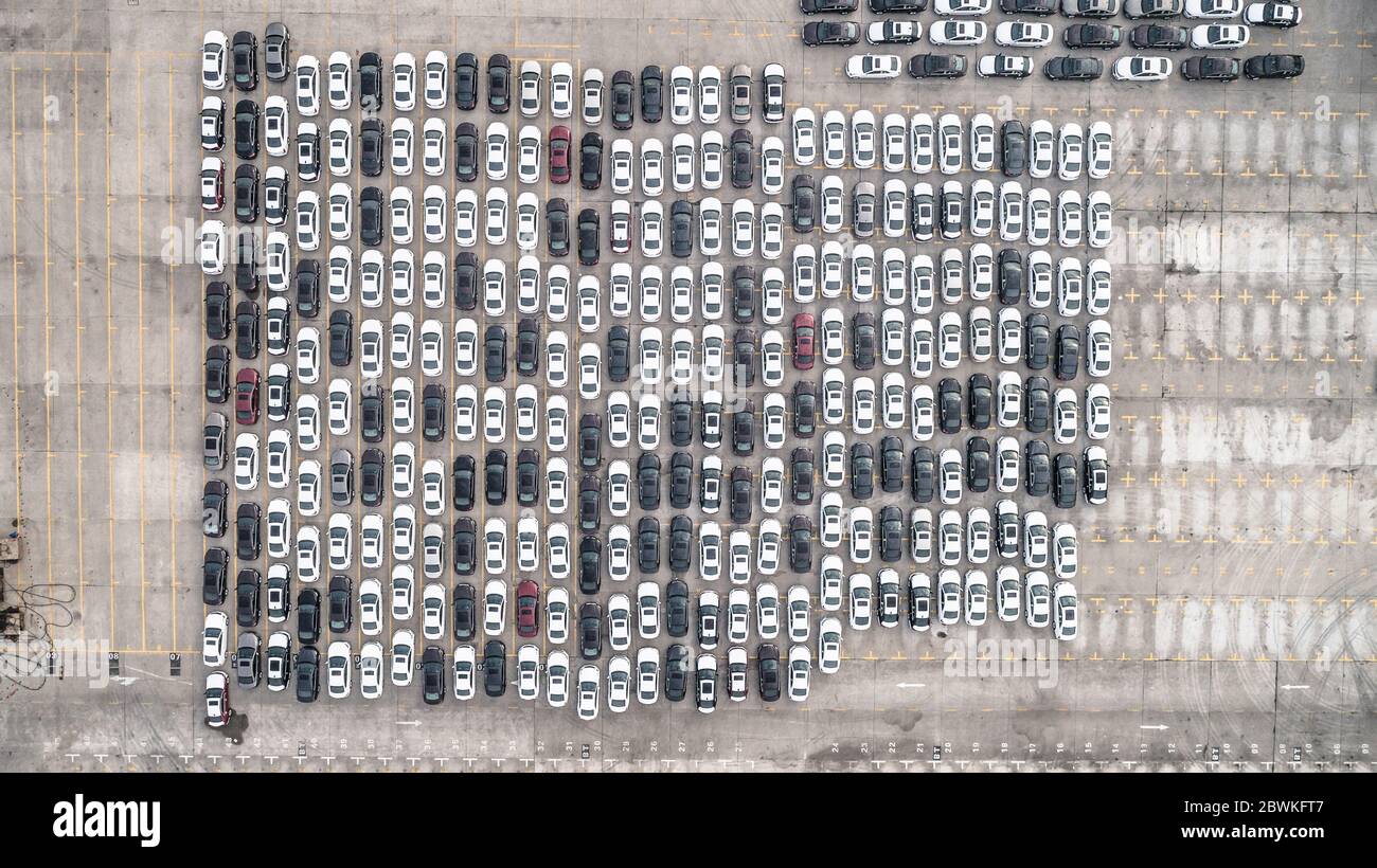 Aerial view of car parking top view Stock Photo - Alamy