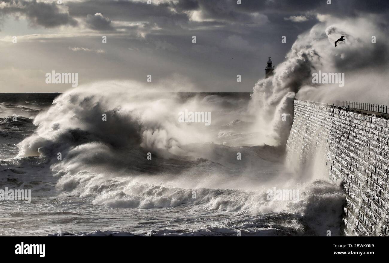 Waves crash at Tynemouth pier on the North East coast Stock Photo - Alamy