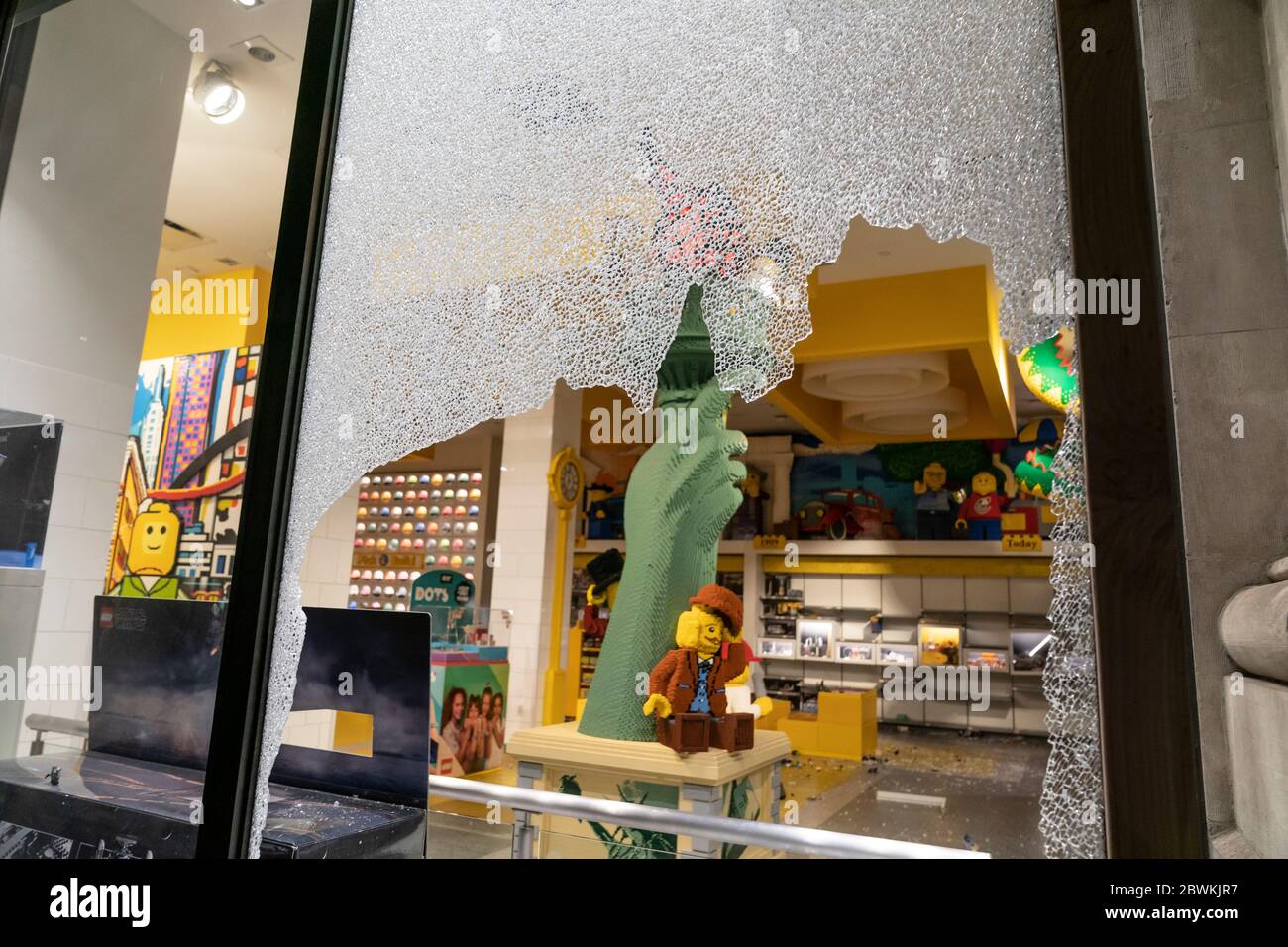 Lego store exterior hi-res stock photography and images - Alamy