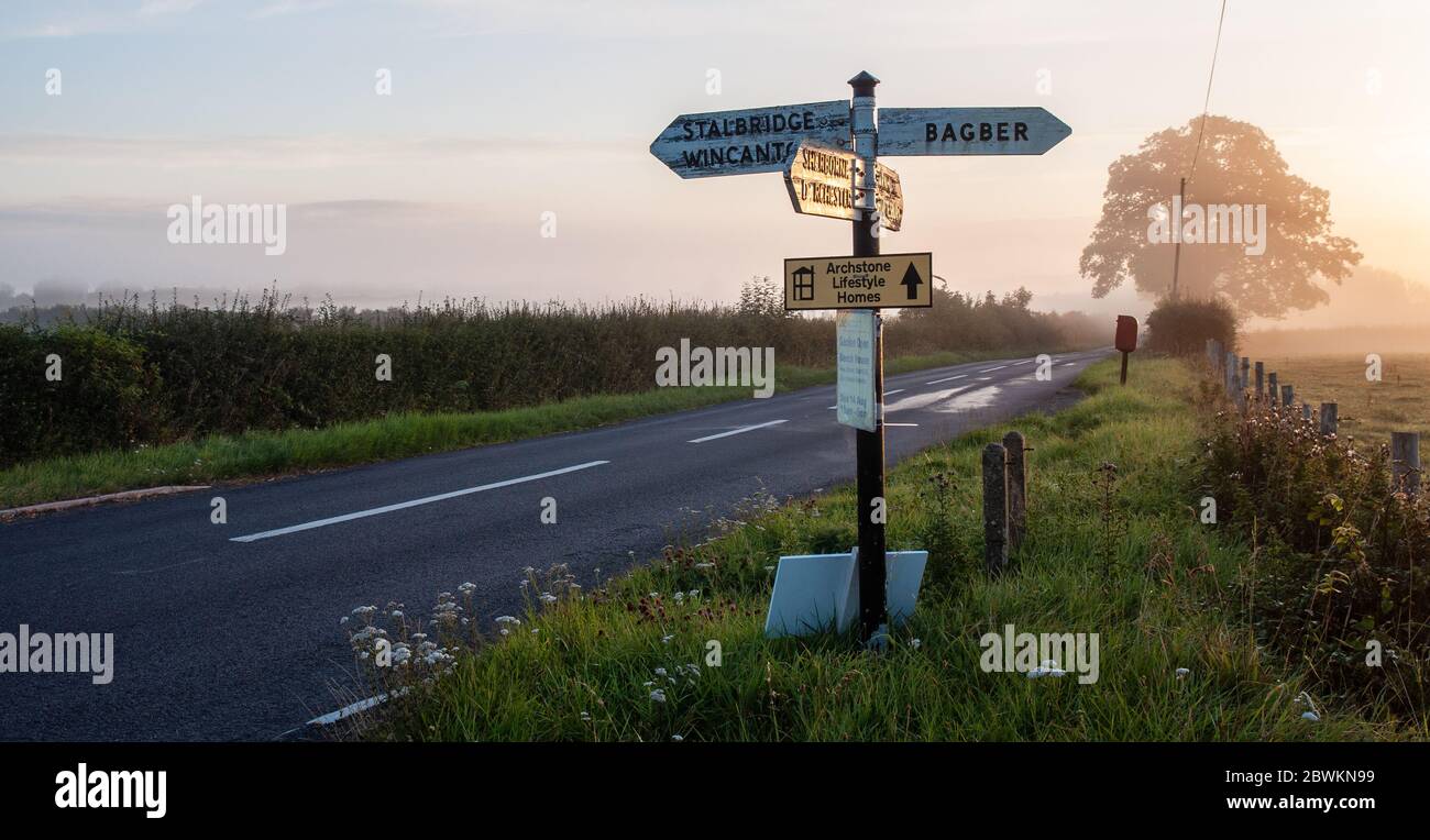 England country crossroads hi-res stock photography and images - Alamy