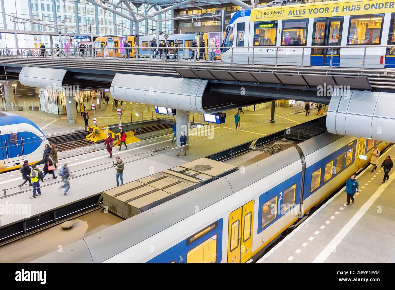 People inside a train station hi-res stock photography and images - Alamy
