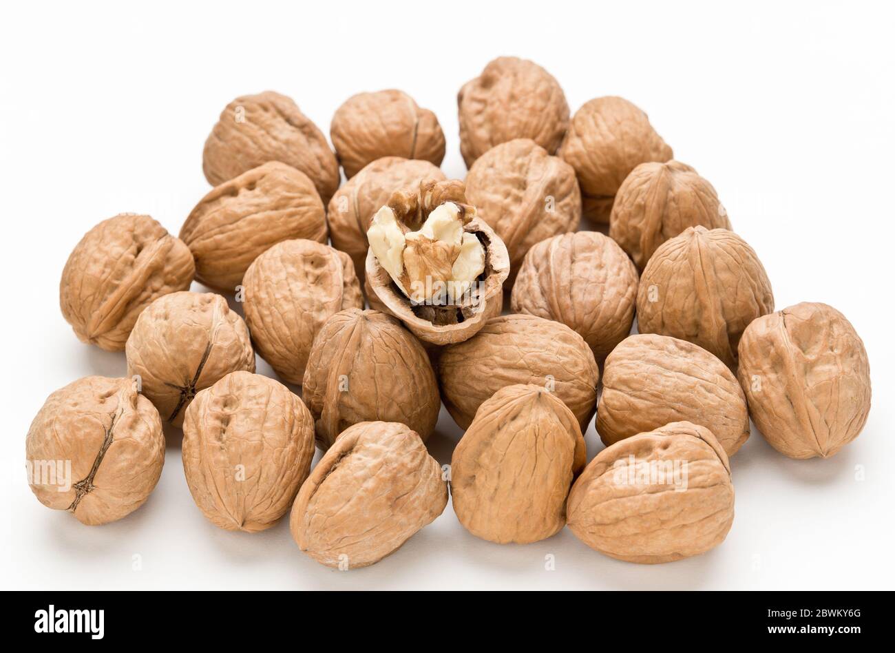 Nueces fondo blanco hi-res stock photography and images - Alamy