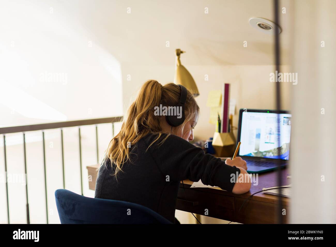 14 year old girl thinking hi-res stock photography and images - Alamy