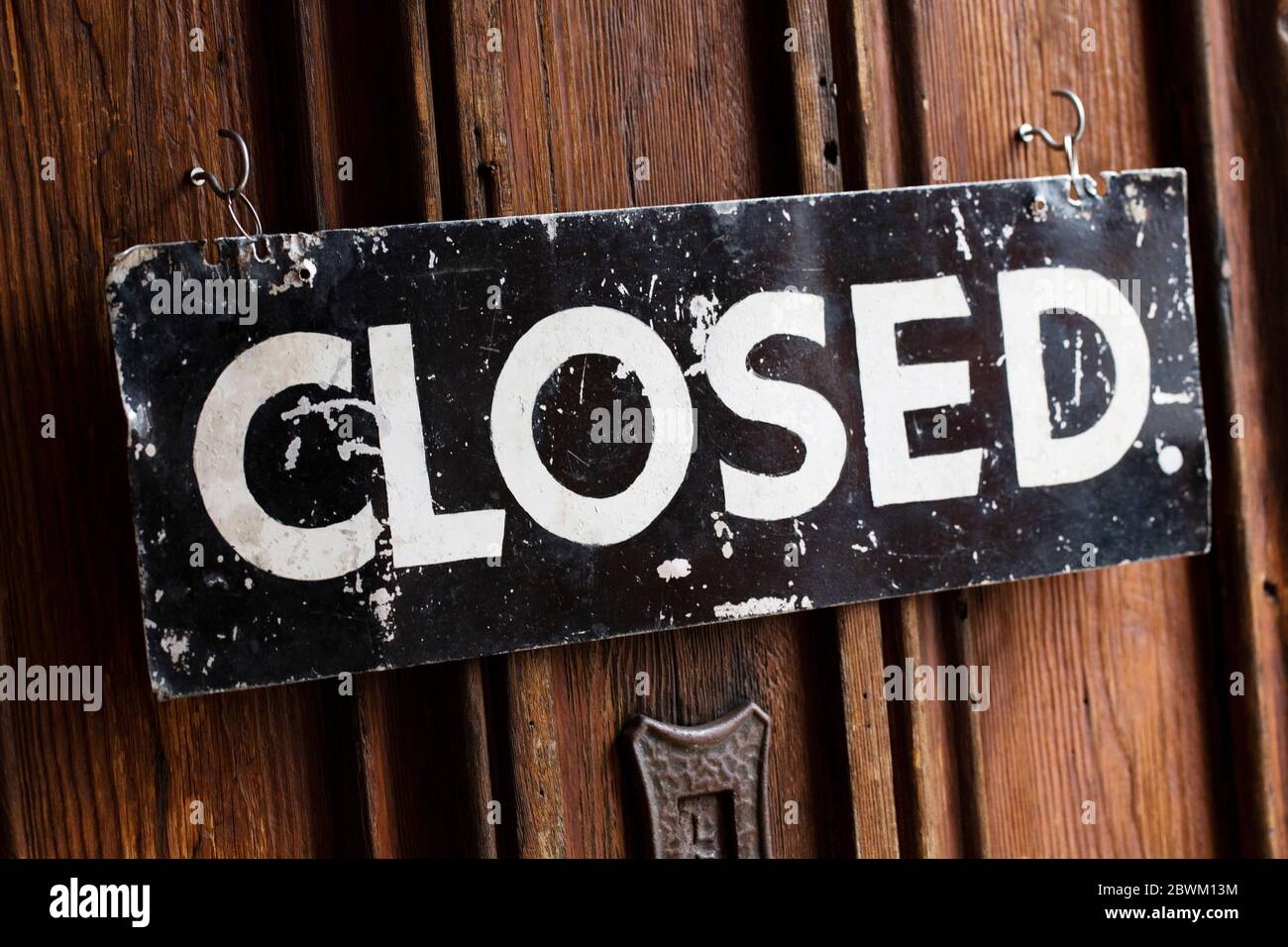 Closed sign on entrance cafe hi-res stock photography and images - Alamy