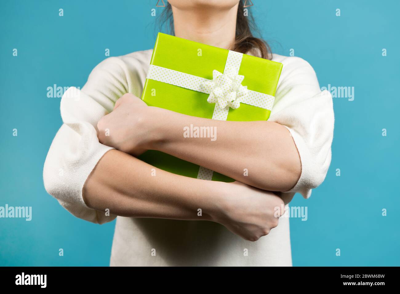 People hugging no face hi-res stock photography and images - Alamy