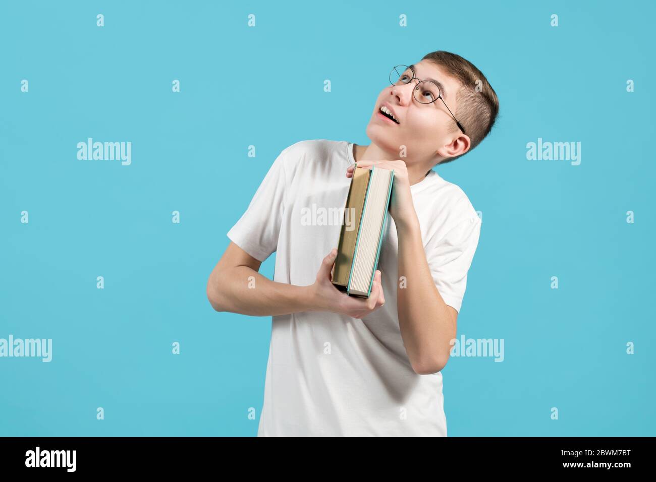 Nerd looking hi-res stock photography and images - Alamy
