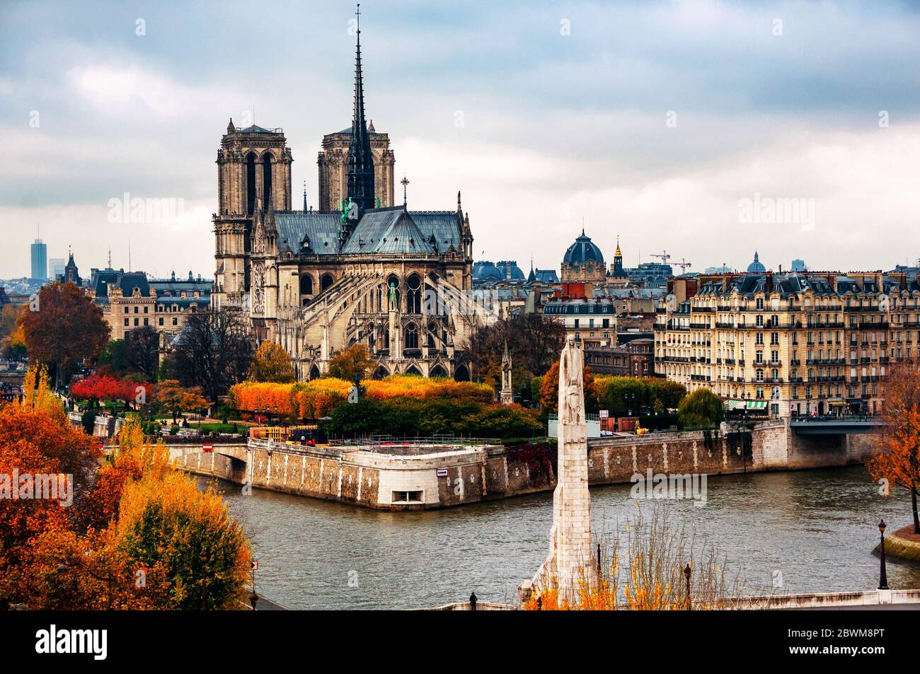 Notre dam aerial hi-res stock photography and images - Alamy