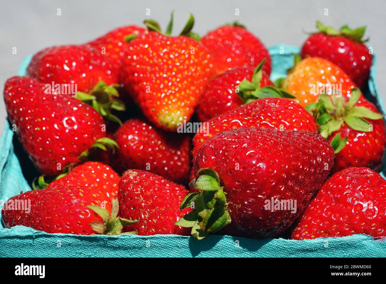 Green baskets of juicy sweet red strawberries Stock Photo - Alamy