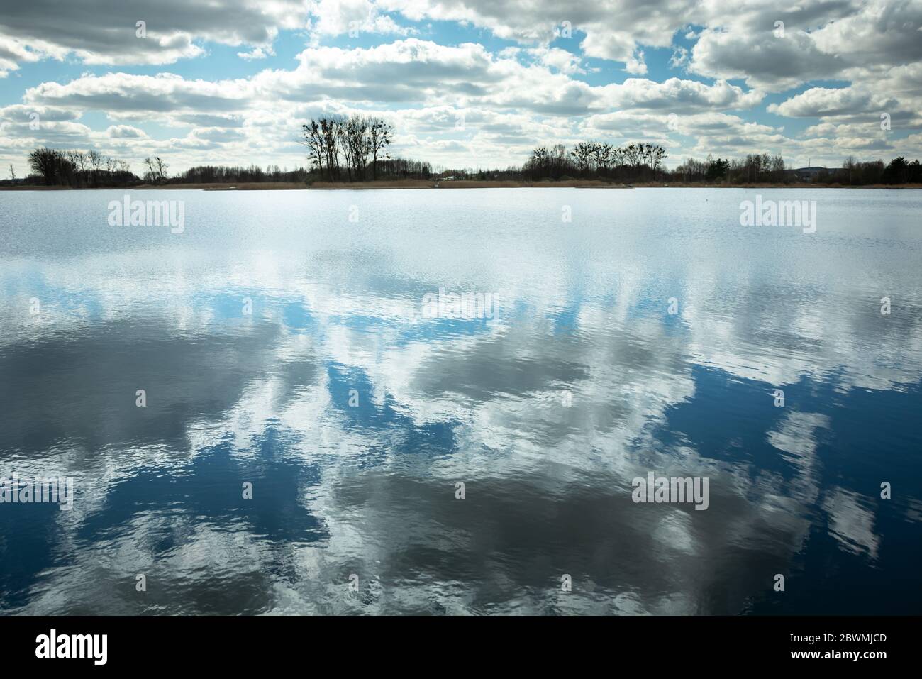 Reflecting view hi-res stock photography and images - Alamy