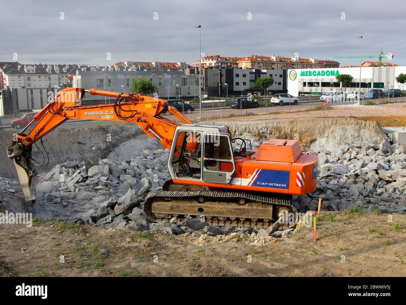 Hammer breaking a rock hi-res stock photography and images - Alamy