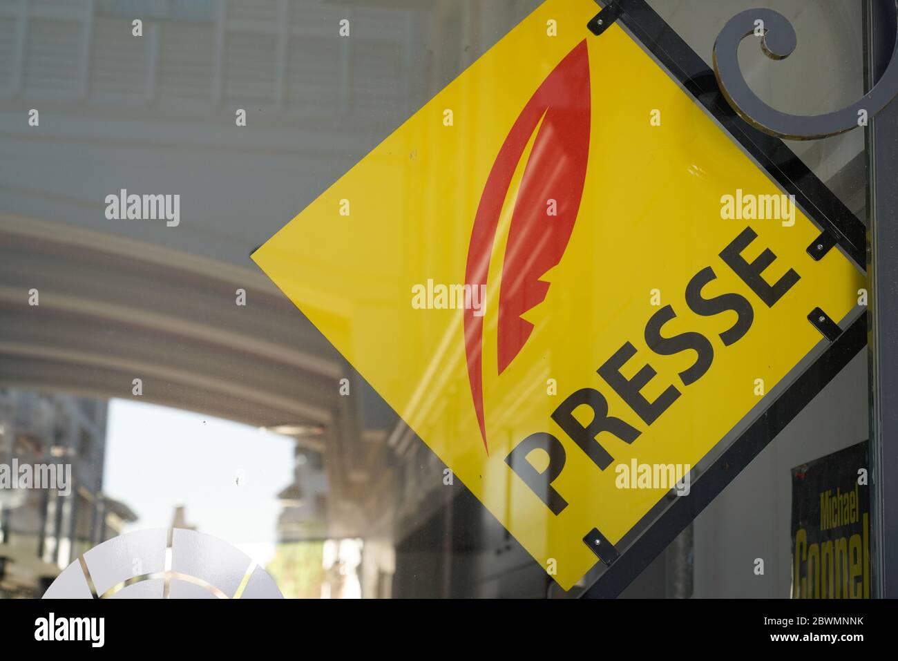 Bordeaux , Aquitaine / France - 05 05 2020 : presse shop logo sign for ...