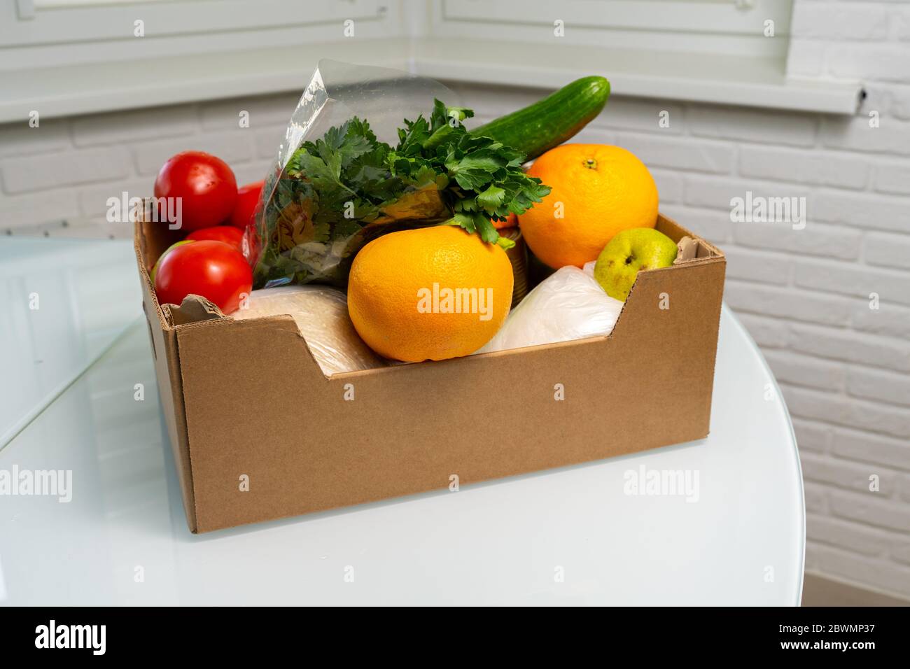 Food donation box children hi-res stock photography and images - Alamy