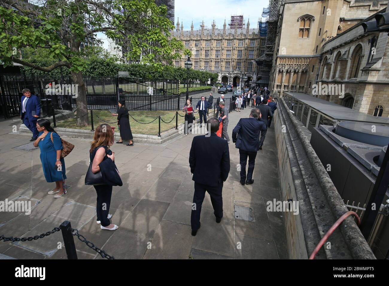 Queue outside the house of commons in westminster hi-res stock ...