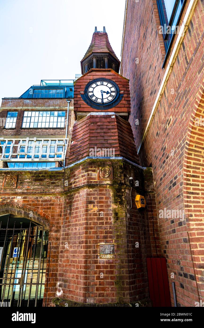 Toynbee hall hi-res stock photography and images - Alamy