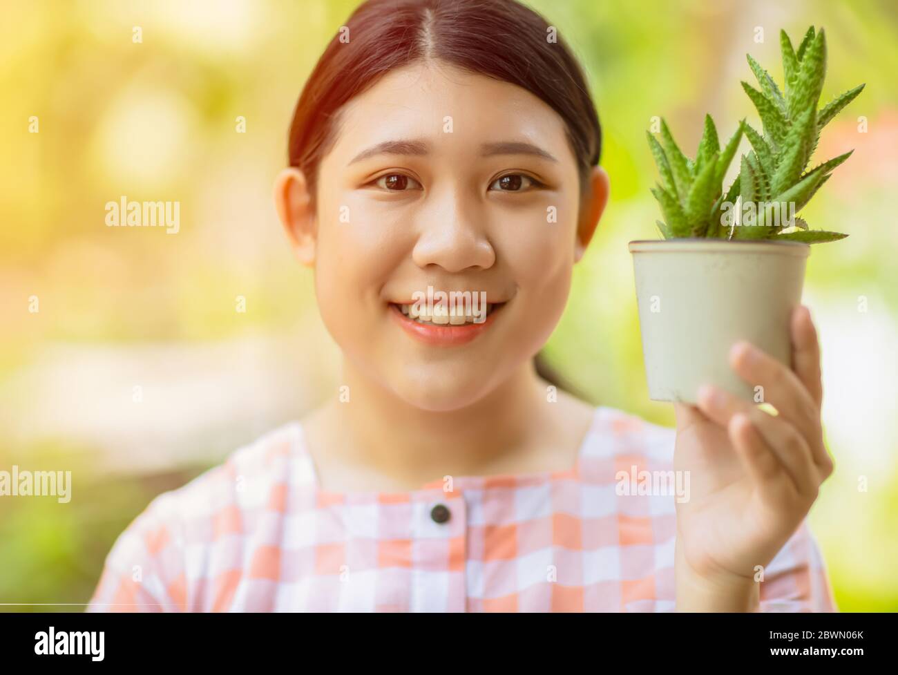 Teen female green hi-res stock photography and images - Alamy