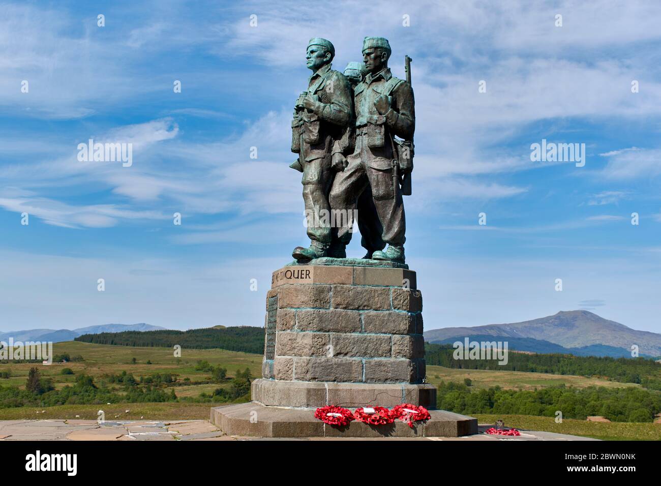 COMMANDO MEMORIAL SPEAN BRIDGE FORT WILLIAM SCOTLAND WITH POPPY WREATHS ...