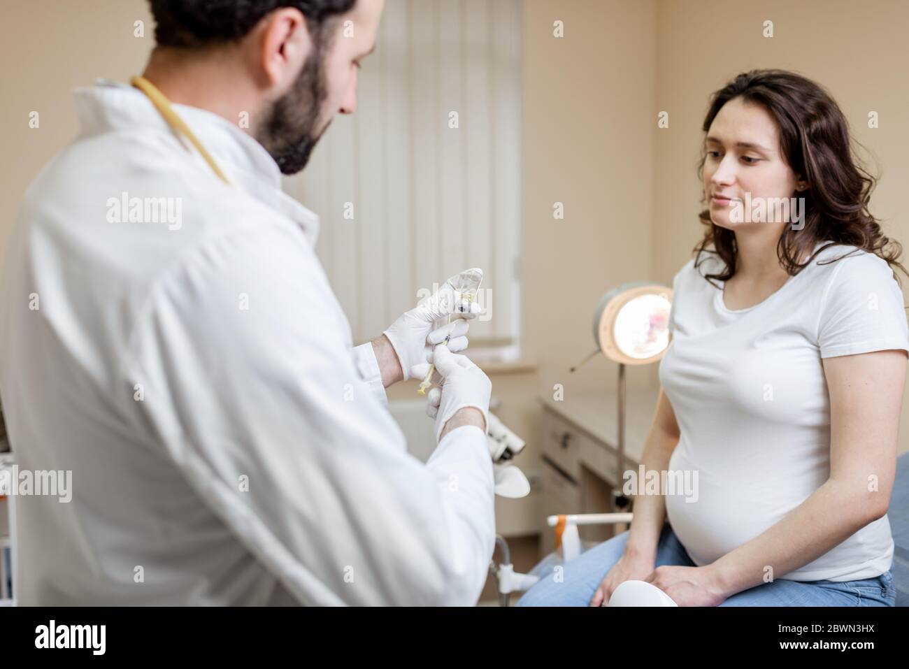 Pregnant woman injection hi-res stock photography and images - Alamy
