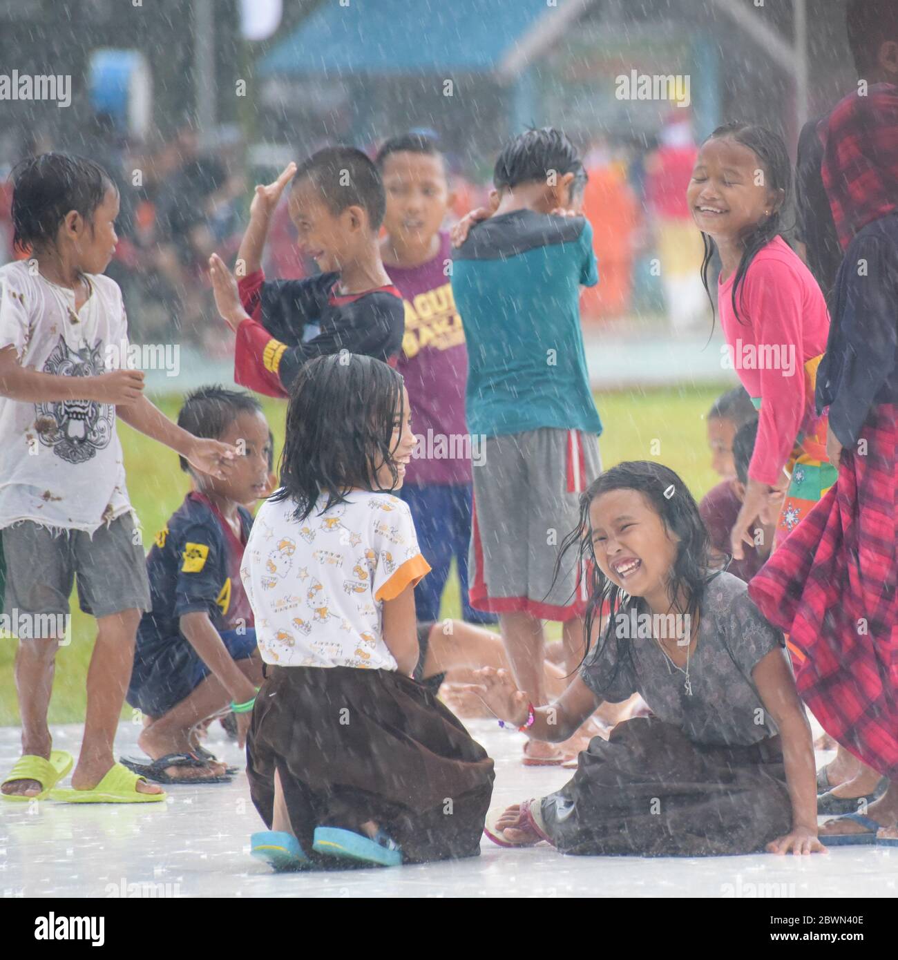 Happy children rain hi-res stock photography and images - Alamy