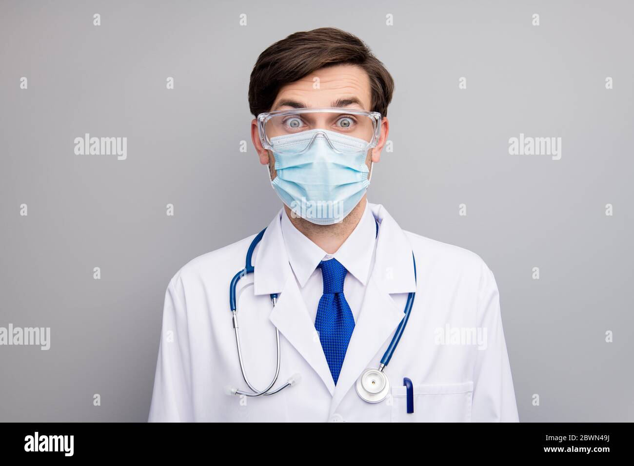 Photo of handsome virologist doc guy professional surgeon listen ...