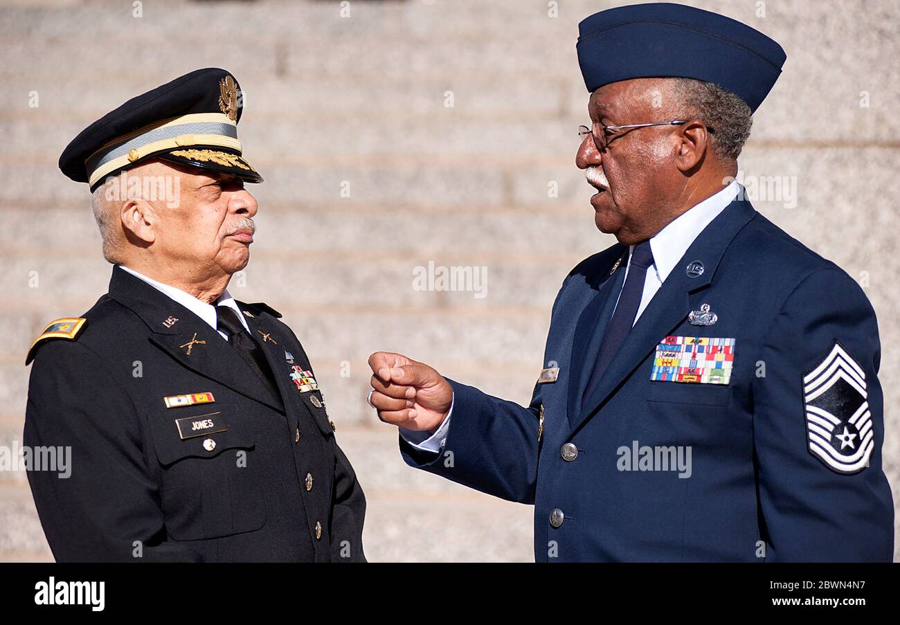 2013 St. Louis Veterans Day Parade Stock Photo - Alamy