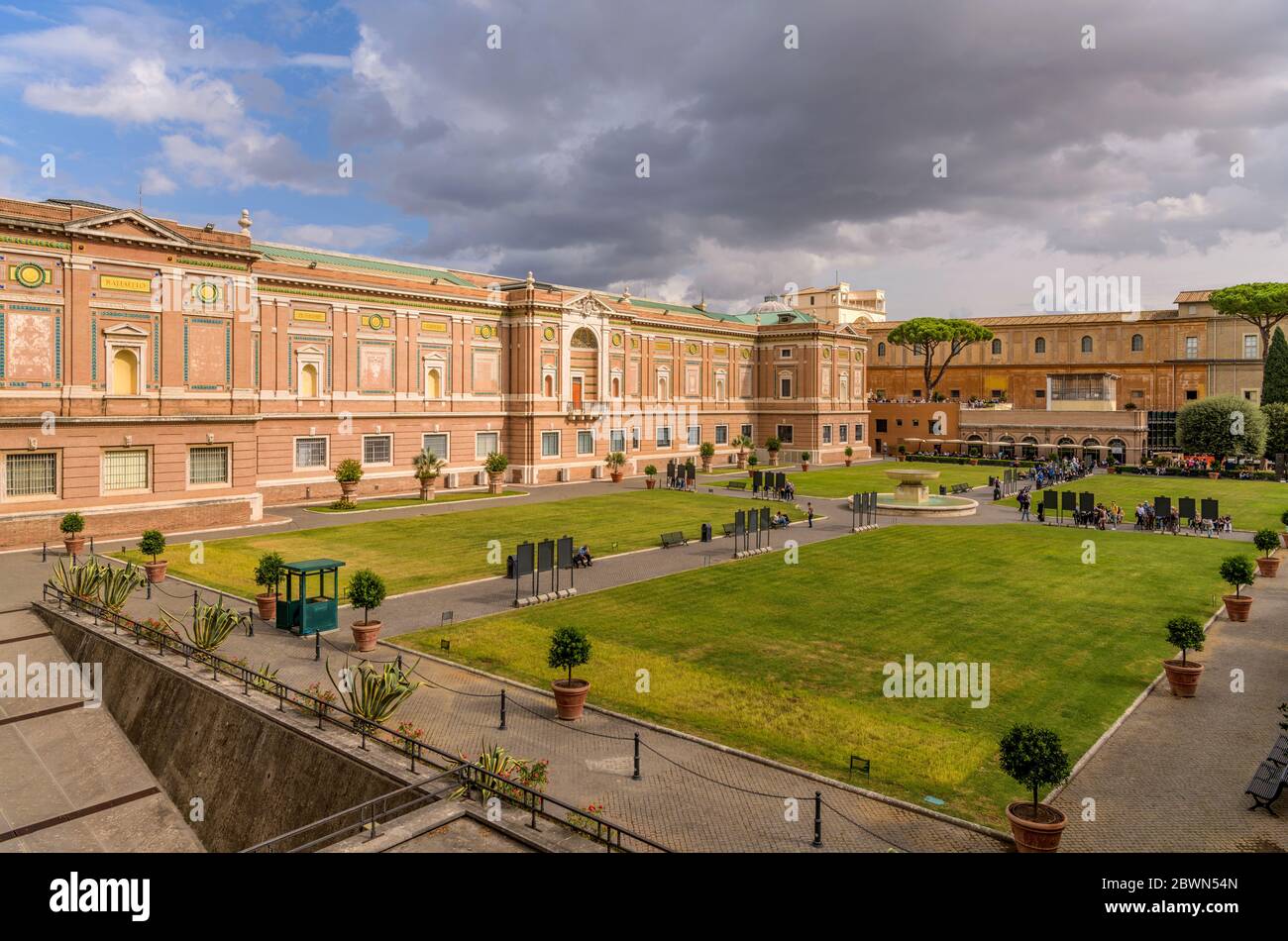 Square Garden - A wide-angle view of Square Garden, at front of ...