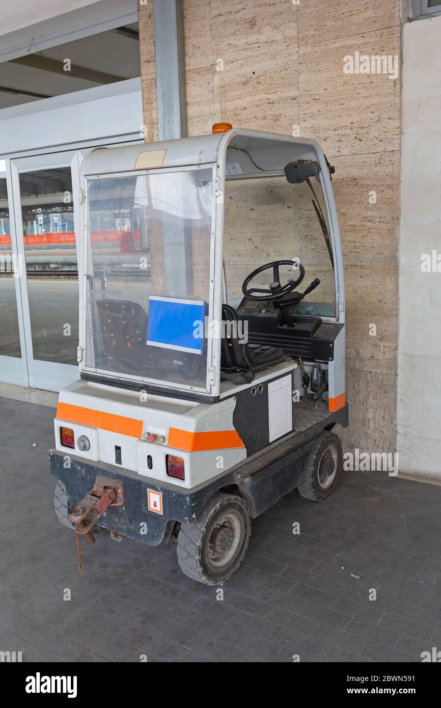 Electric Tug Tow Tractor Vehicle at Train Station Italy Stock Photo - Alamy