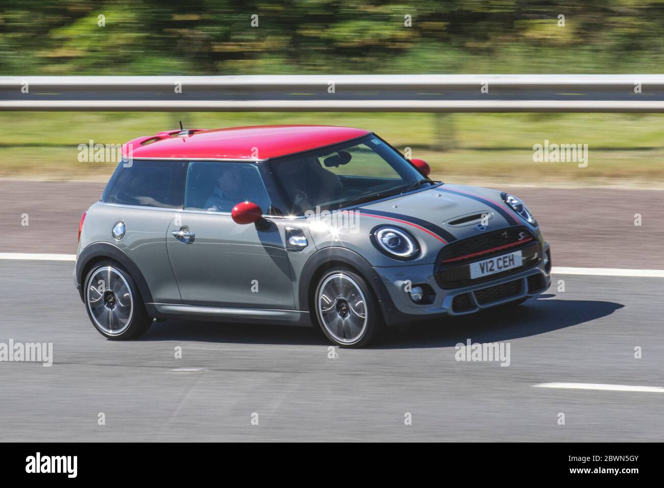 2018 grey mini cooper hi-res stock photography and images - Alamy
