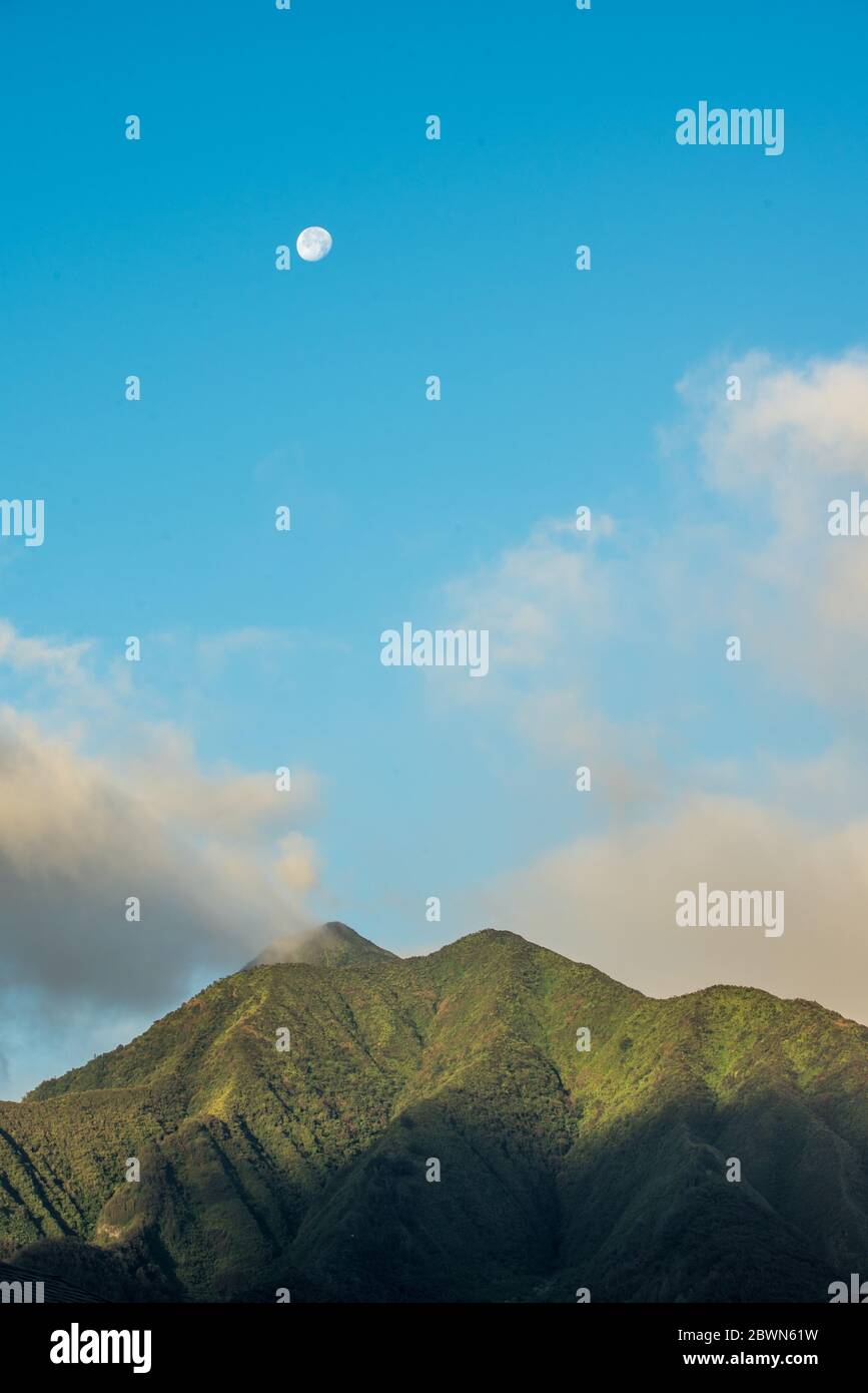 Moon rise over mountains hi-res stock photography and images - Alamy