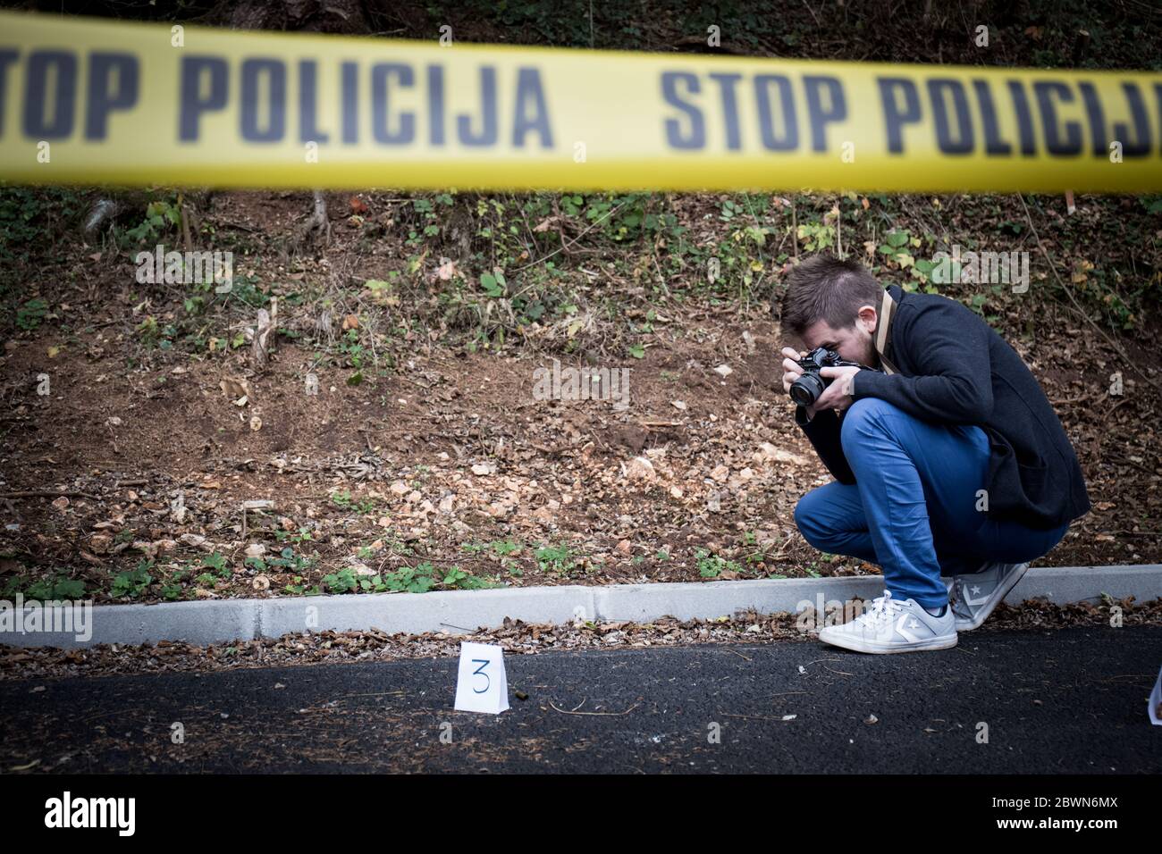 Crime scene forensic scientists hi-res stock photography and images - Alamy