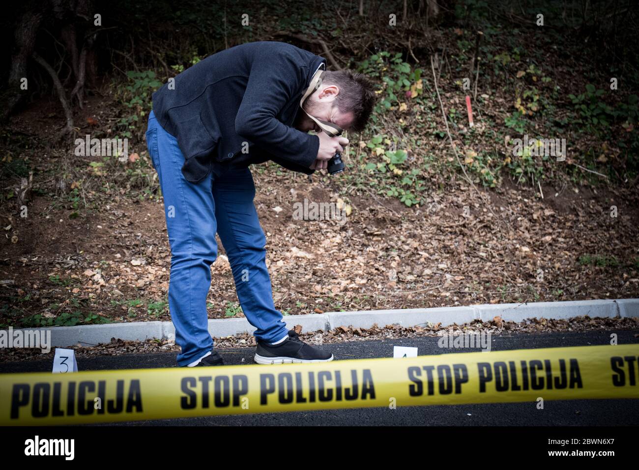 Crime scene forensic scientists hi-res stock photography and images - Alamy