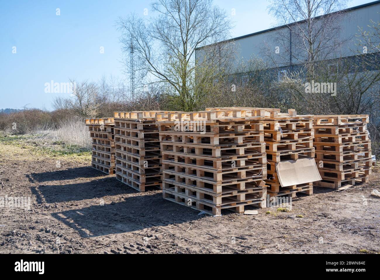 Pile of pallets hi-res stock photography and images - Alamy