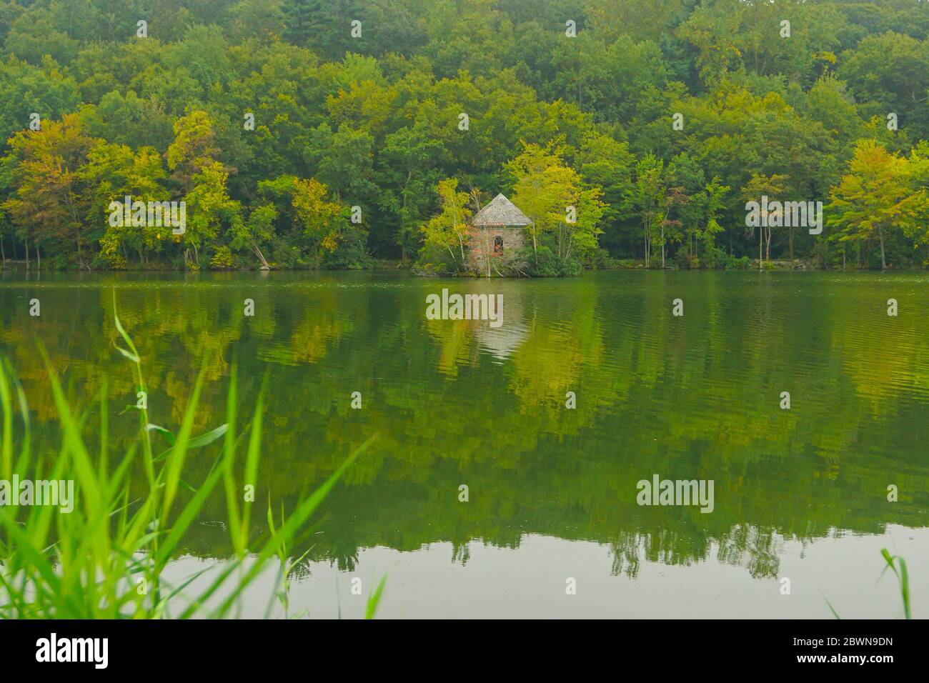 Tarrytown, New York, USA: A small stone building on the Tarrytown ...