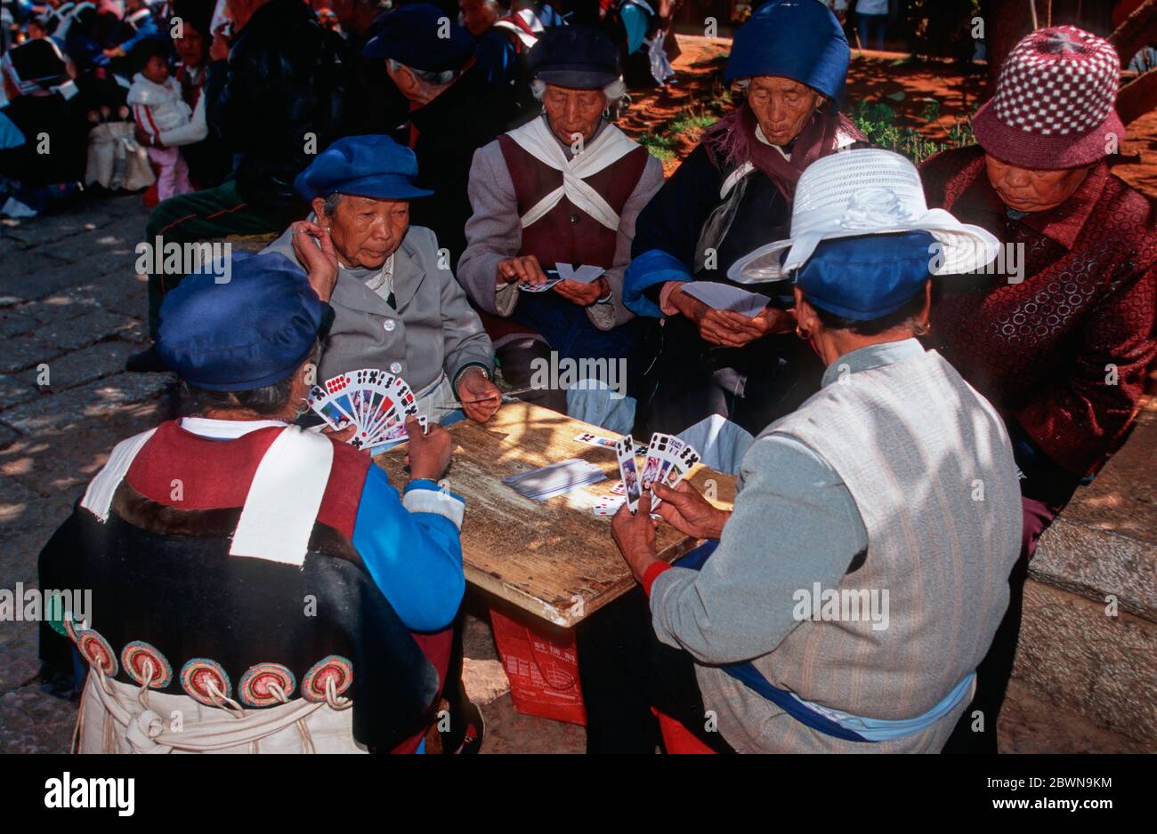 TRADITIONAL NAXI DANCES IN SIFANG JIE MAIN PLAZA OF LIJIANG, ANCIENT ...