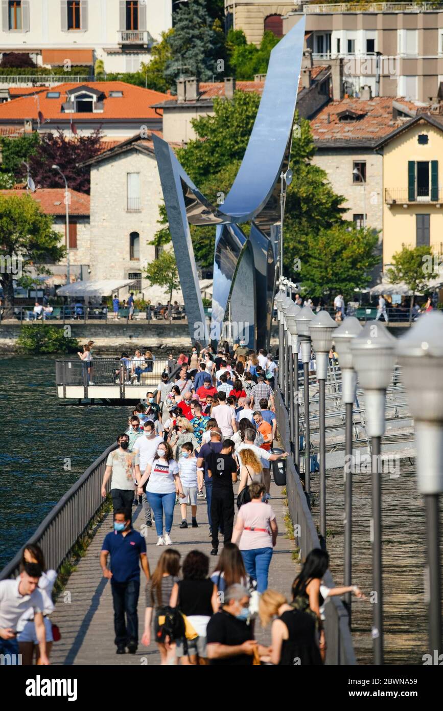 Como breakwater tourist queue, republic day (Andrea Butti/Fotogramma ...